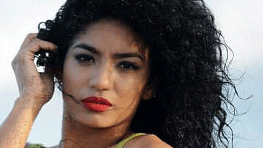 Videos: Kate Rodríguez posó con lencería súper hot