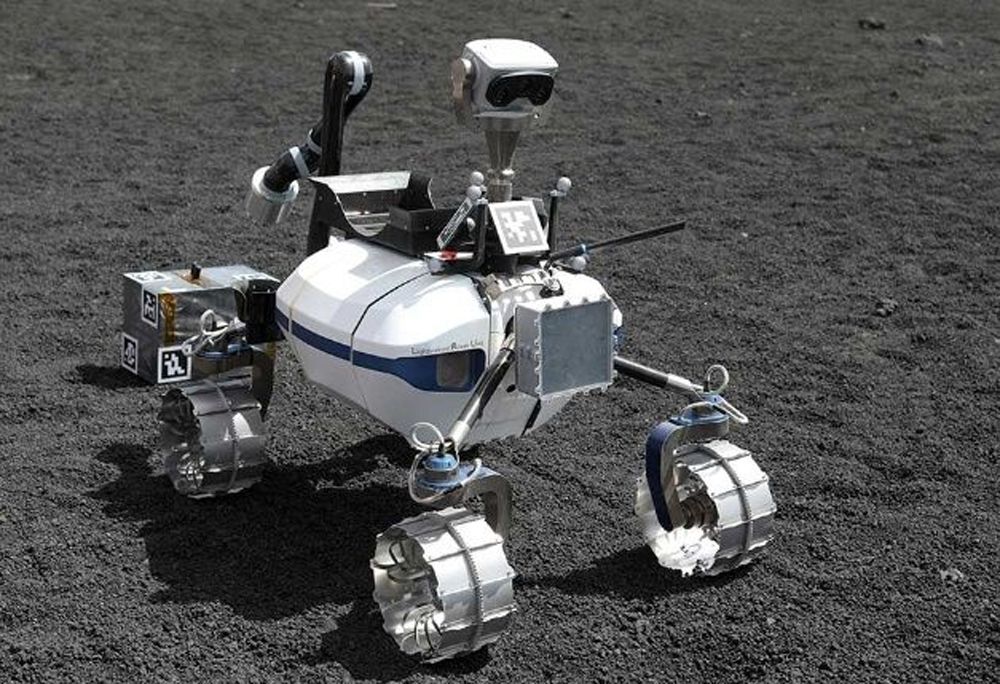 Prueban robots en el monte Etna para simular aterrizajes espaciales