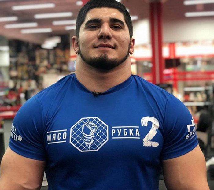 El Hulk ruso de 17 años tuvo un debut salvaje en la MMA