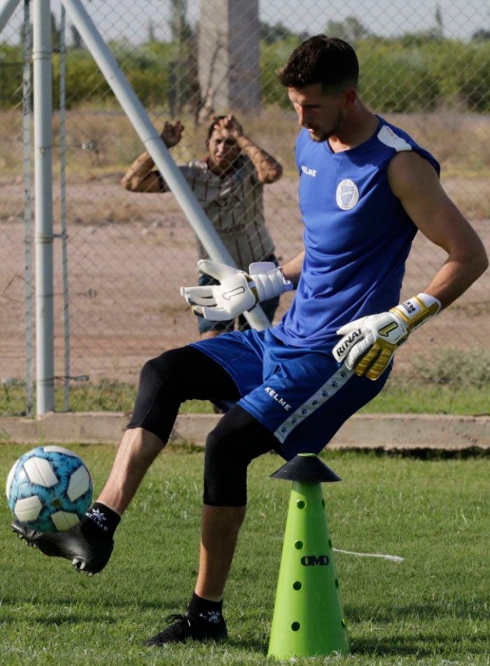 Rodrigo Rey hizo su primera práctica y fue presentado en su regreso al ...