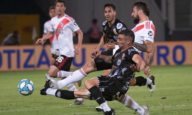 Para Paolo Impini, es un lindo desafío poder jugar en la Lepra