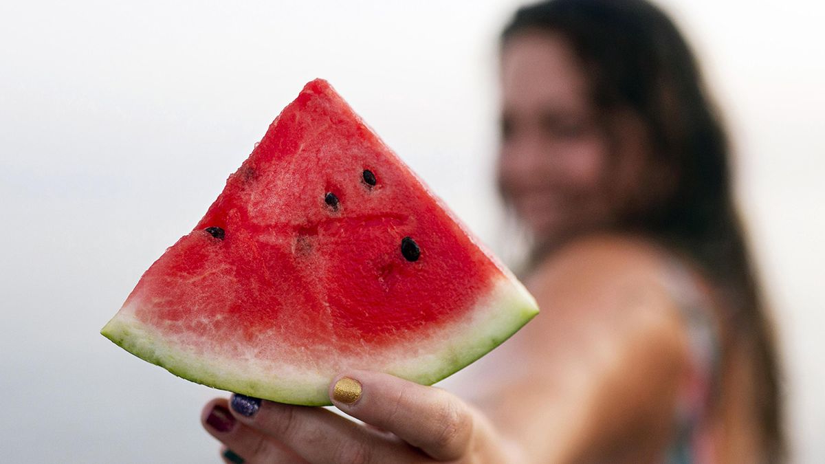 Beneficios de comer sandía en verano