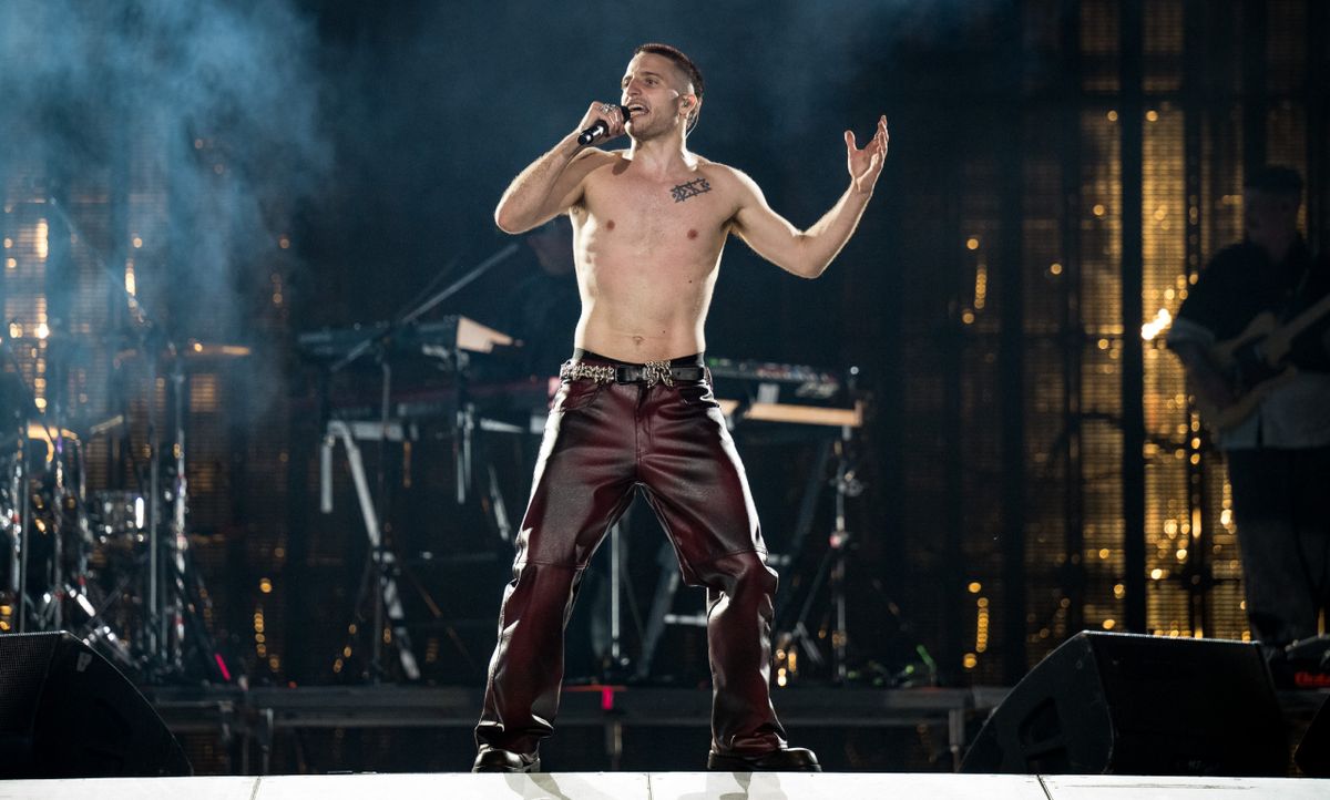 Wos copó Racing y tuvo al Indio Solari como invitado virtual