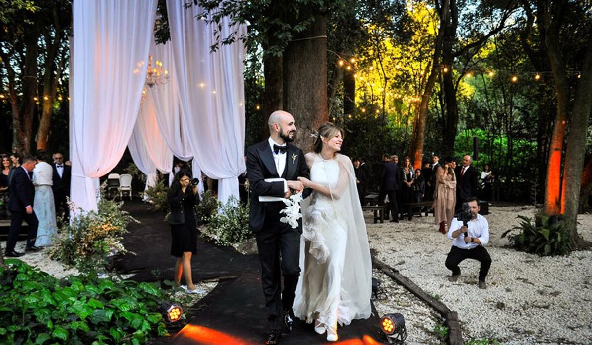 El look de Mora Calabrese para su boda con Abel Pintos