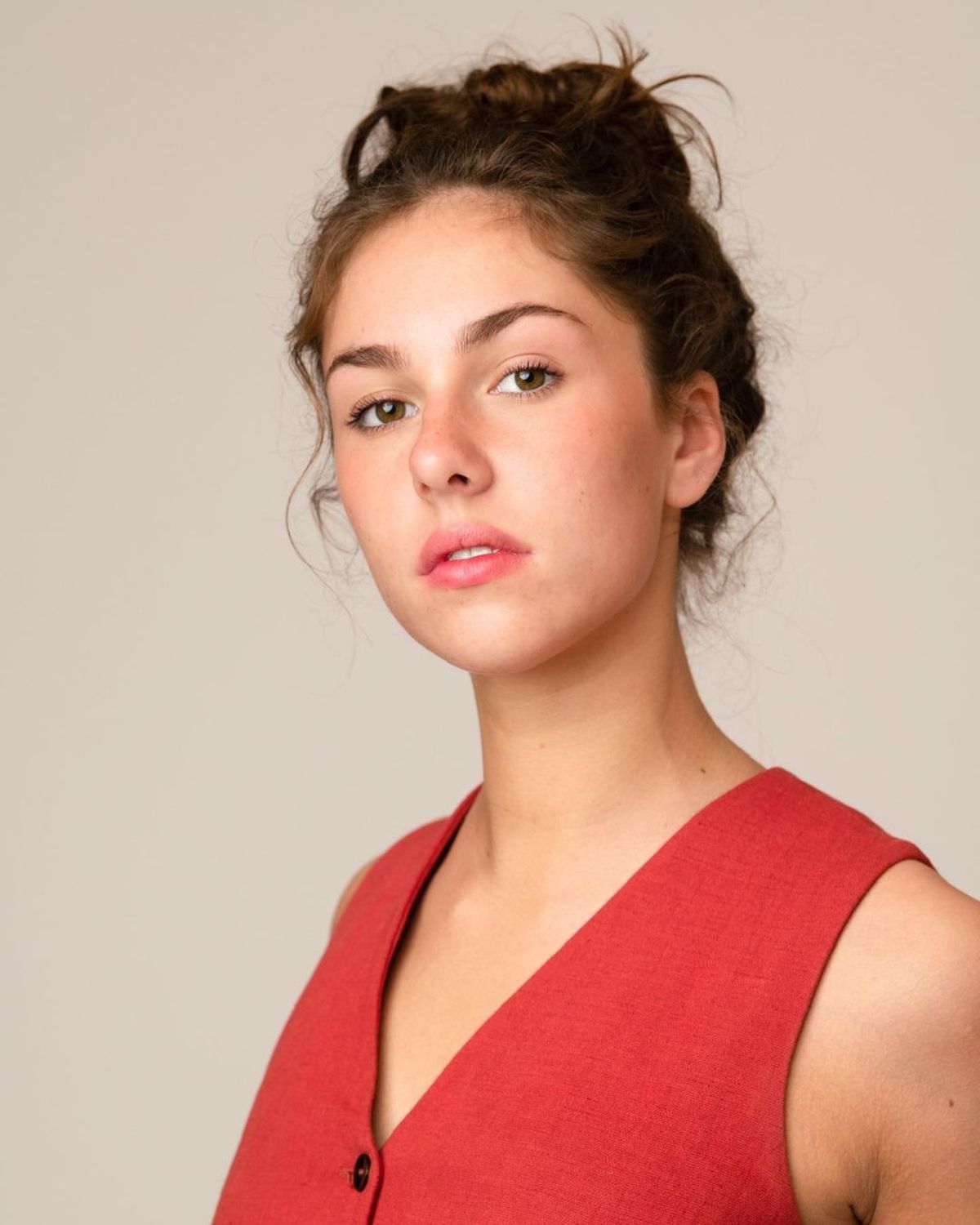 Con 21 años, así luce hoy Eloise Webb, la actriz que hizo de Cenicienta