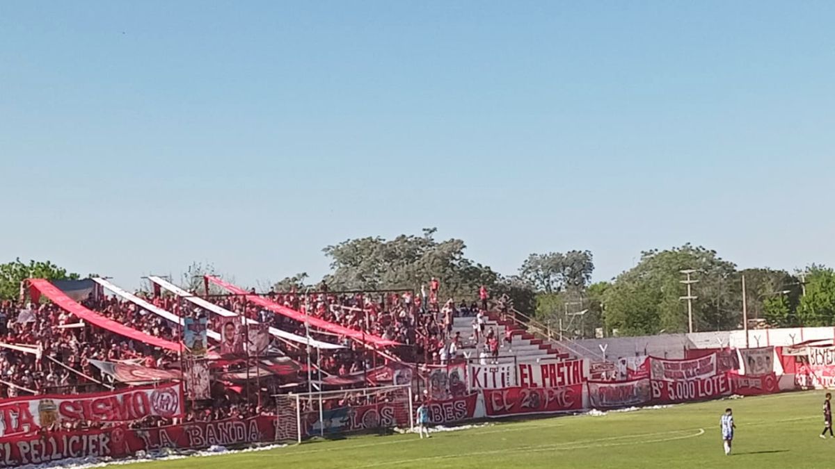 Huracán Las Heras y el gran apoyo de los hinchas frente a Argentino de ...