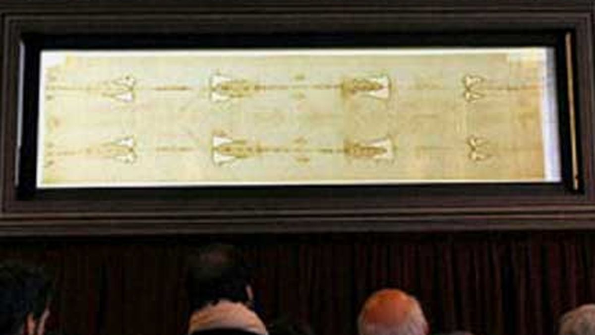 Luego de 10 años exhibieron el Santo Sudario en la catedral de Turín