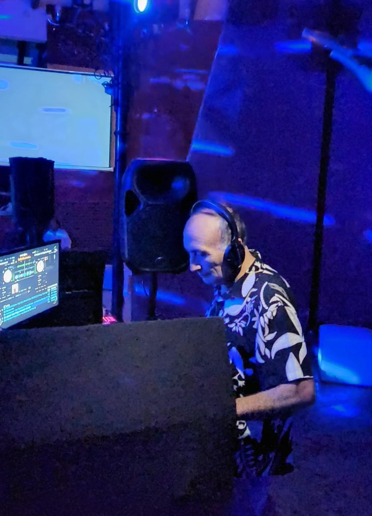 Edgardo Fernández, el disc jockey que nos hizo bailar tras la pandemia, celebra 40 años de música