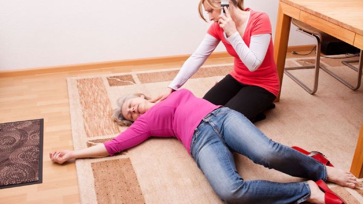 Cómo actuar frente a una persona que se desmaya