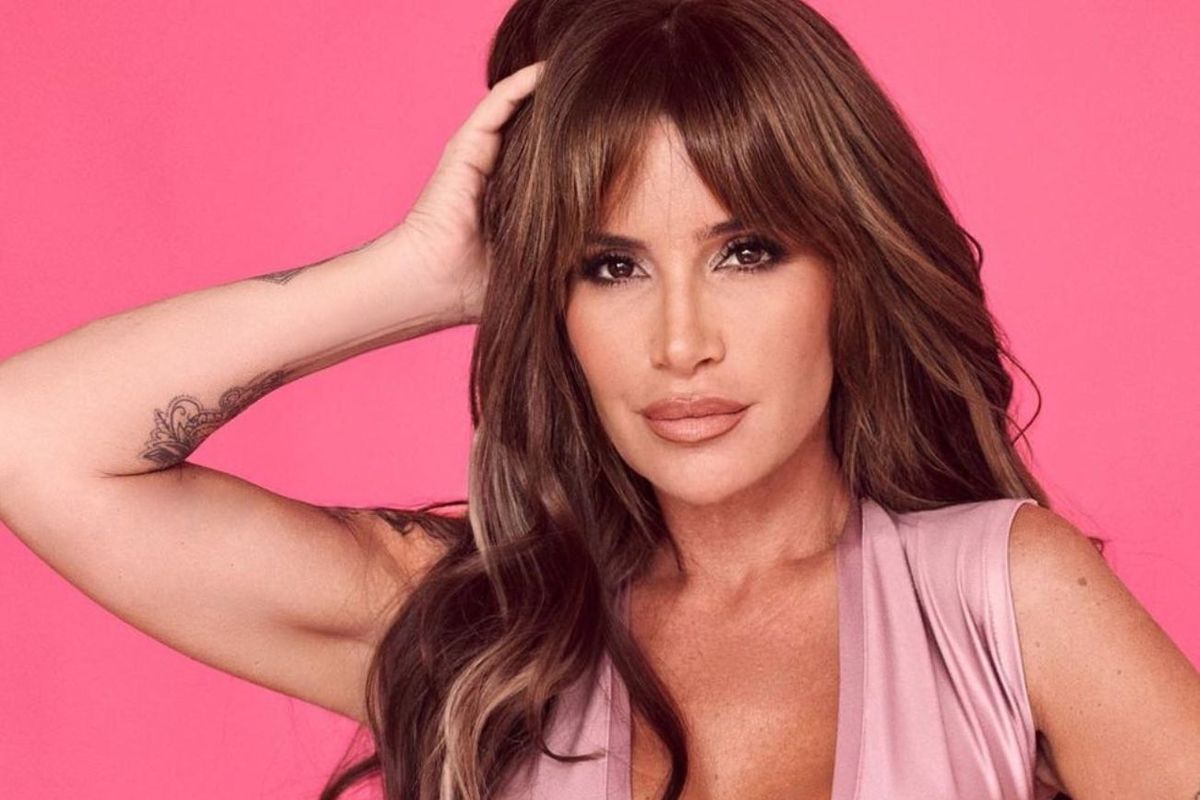 Florencia Peña se metió a la pileta en pleno otoño y la foto es descomunal