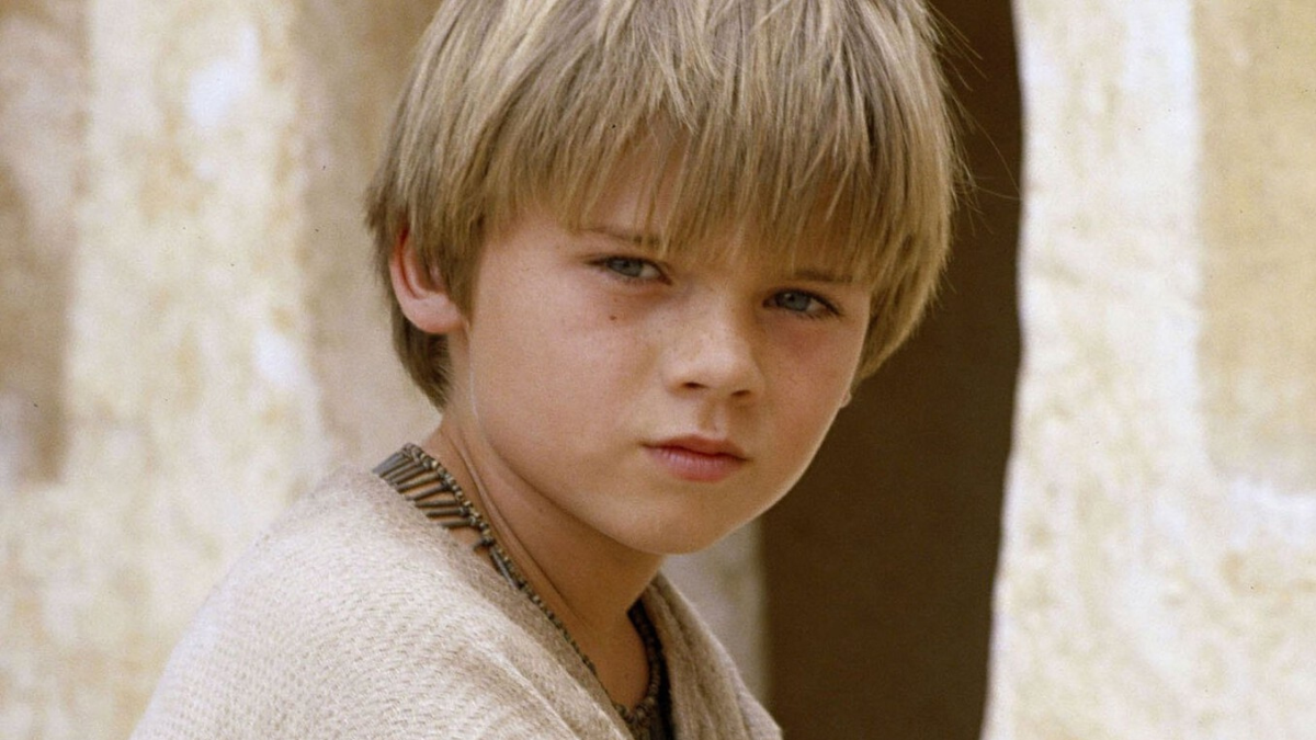 A más de 20 años de su estreno, así luce el niño que hizo de Anakin ...