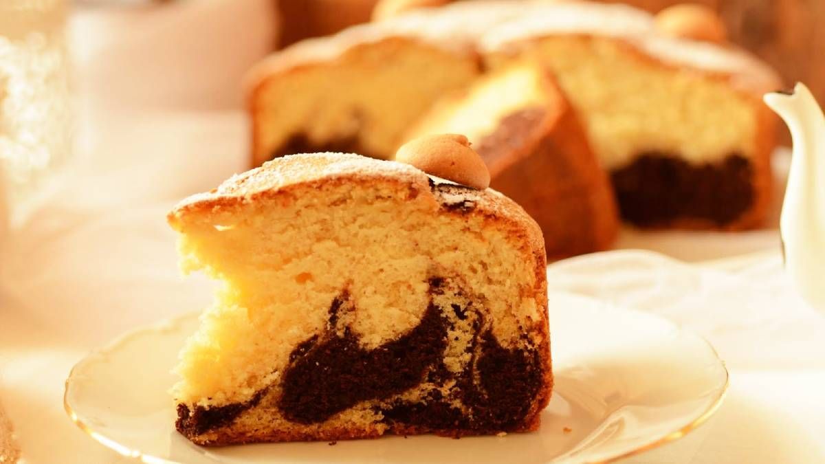 Bizcochuelo marmolado de chocolate y naranja: la receta esponjosa y húmeda