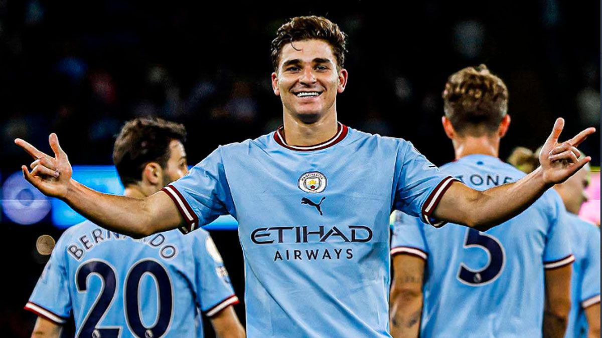 Julián Álvarez hizo su primer doblete y el Manchester City goleó al ...