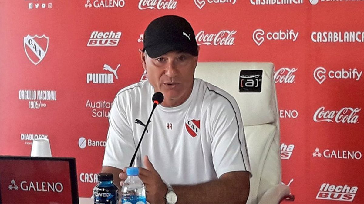 Holan confirmó tres cambios en Independiente