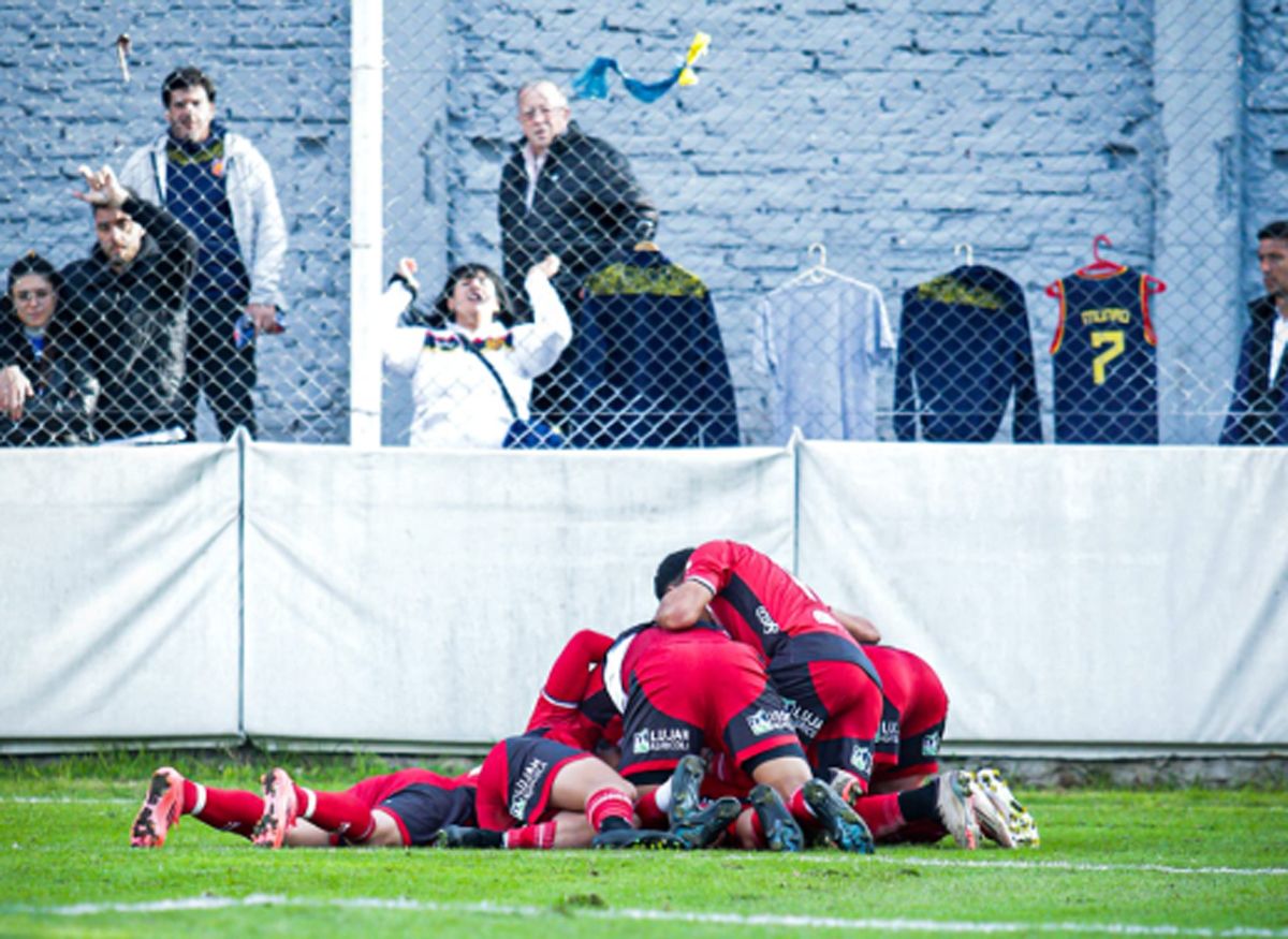Deportivo Maipú, con un gol sobre la hora, le ganó a Colegiales por la ...