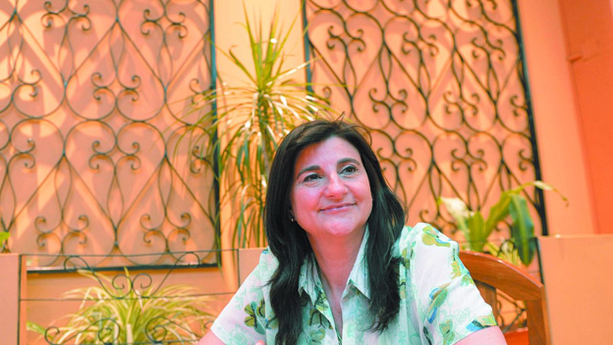 Gabriela Testa: “No me parece mucho un feriado por mes”