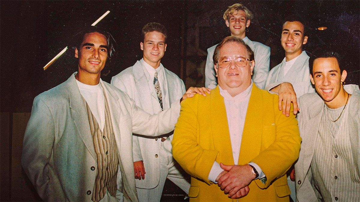 Cuál es la serie de las estafas piramidales de Netflix