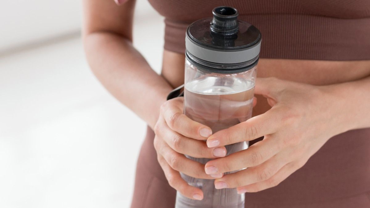 ¿Tu botellita huele mal? Prueba este efectivo truco de limpieza y ...