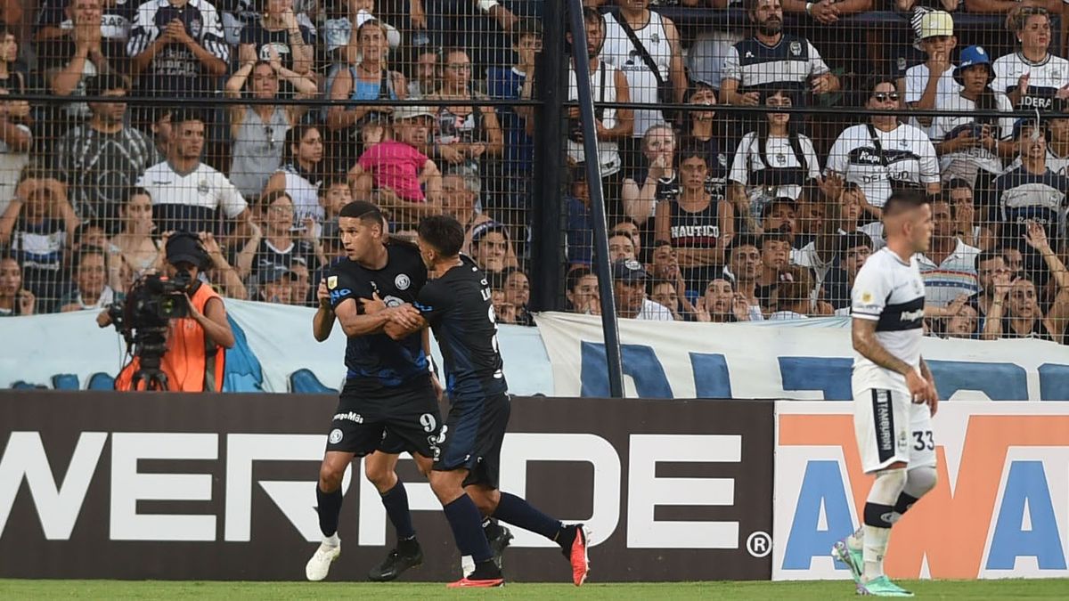 Alex Arce sigue haciendo historia en Independiente Rivadavia