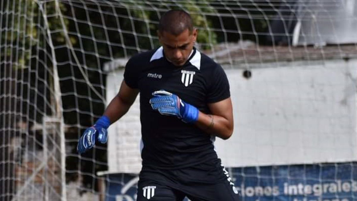 Brian Olivera tiene mucha felicidad por jugar en Gimnasia y Esgrima