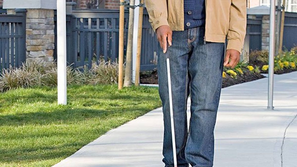 Desarrollaron un bastón inteligente para ciegos que reconoce rostros