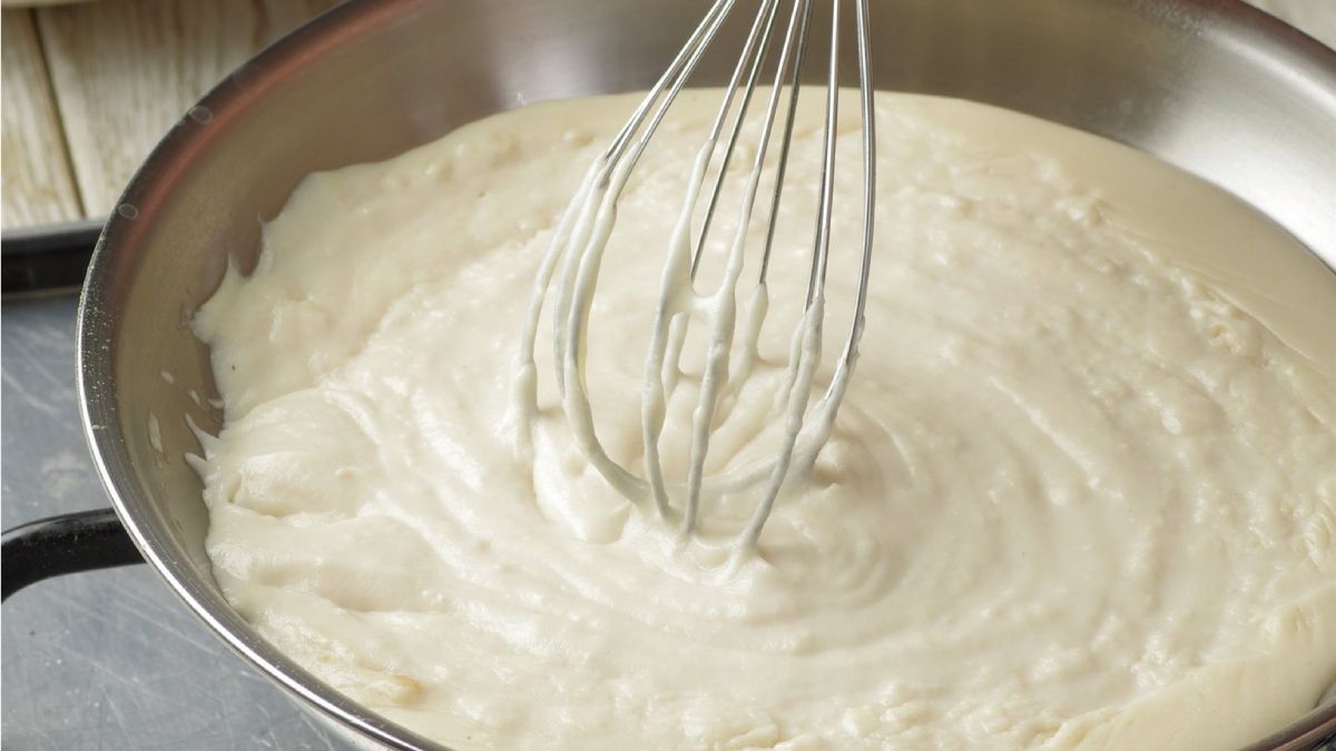 Salsa bechamel, la receta cremosa y sin grumos con 5 ingredientes
