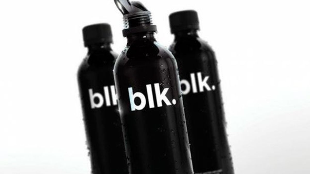 ¿Tomarías agua de color negra?