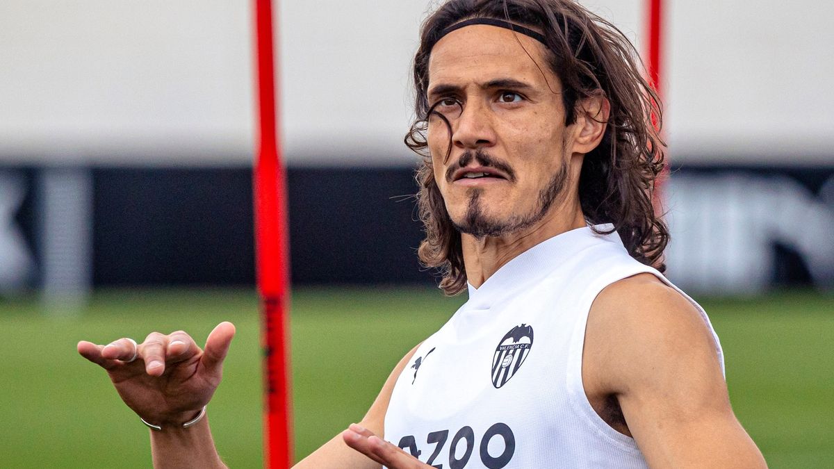 El posteo de Edinson Cavani mientras su representante se juntó con ...