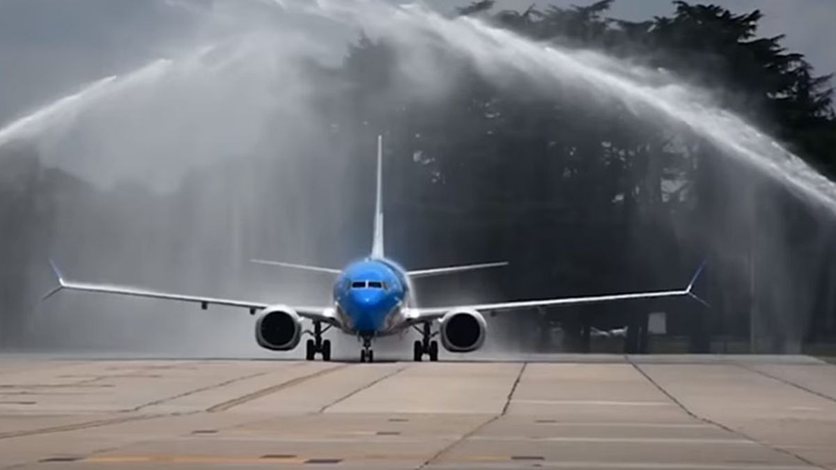 Aerolíneas Argentinas recibió uno de los aviones más modernos del mundo