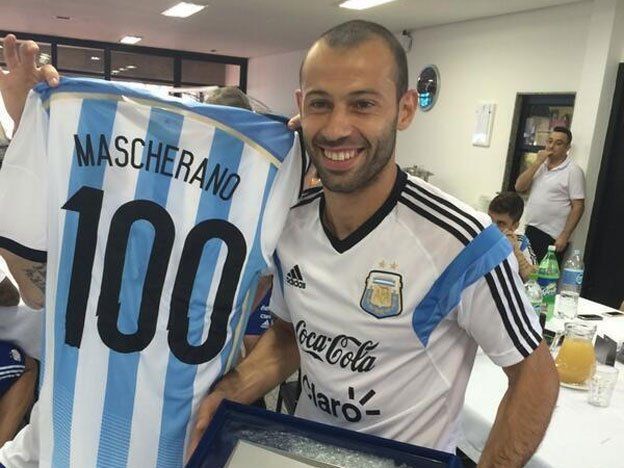 El Jefecito fue reconocido por sus 100 partidos con la Selección