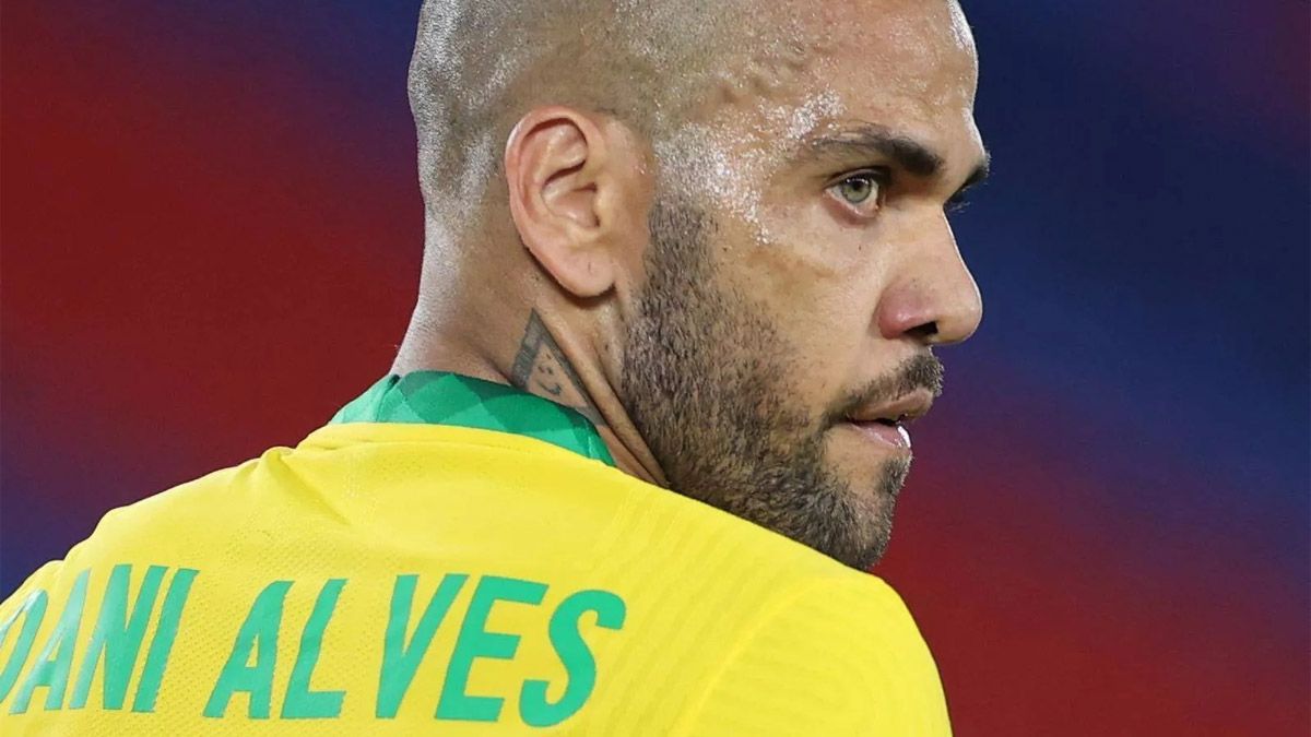 El padre de Neymar aclaró los rumores del pago de la fianza de Dani Alves