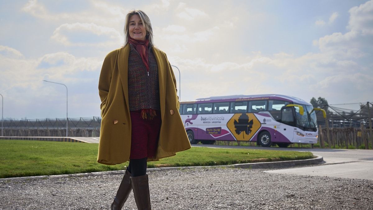 Claudia Yanzon: El Bus Vitivinícola no es sólo llevar turistas a las ...