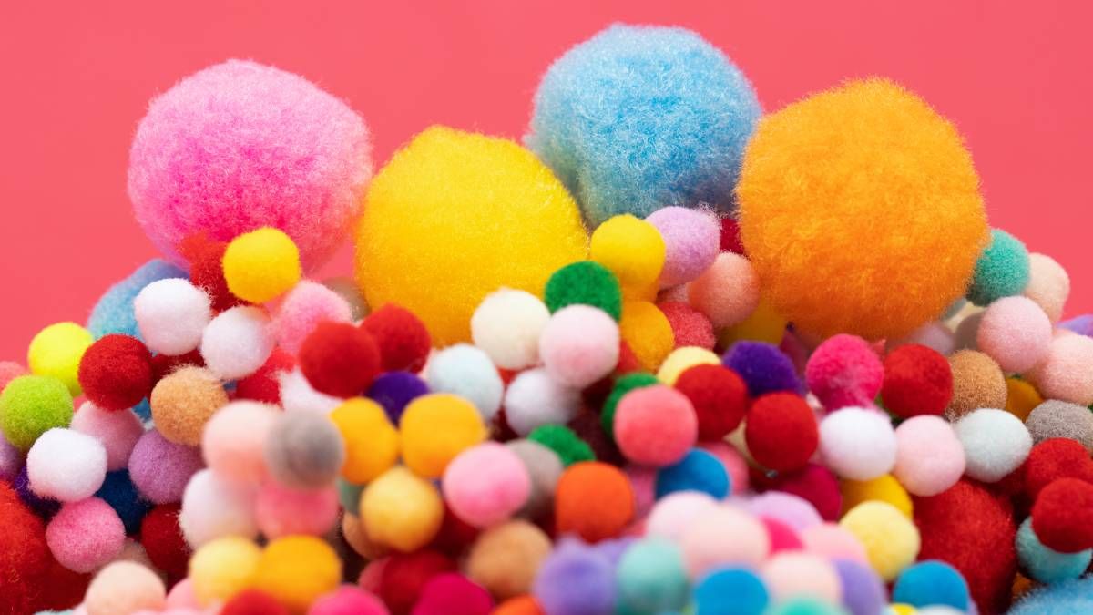 2 hermosas opciones para reciclar los pompones de colores y decorar tu ...