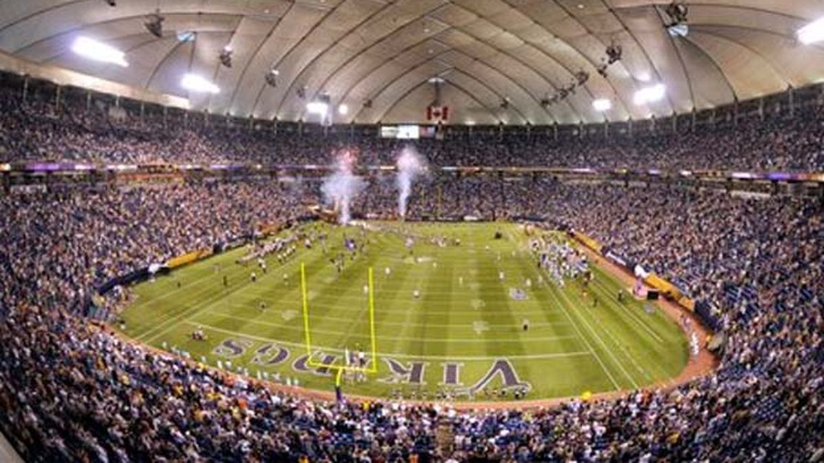 Desinflaron el techo del estadio Metrodome por última vez