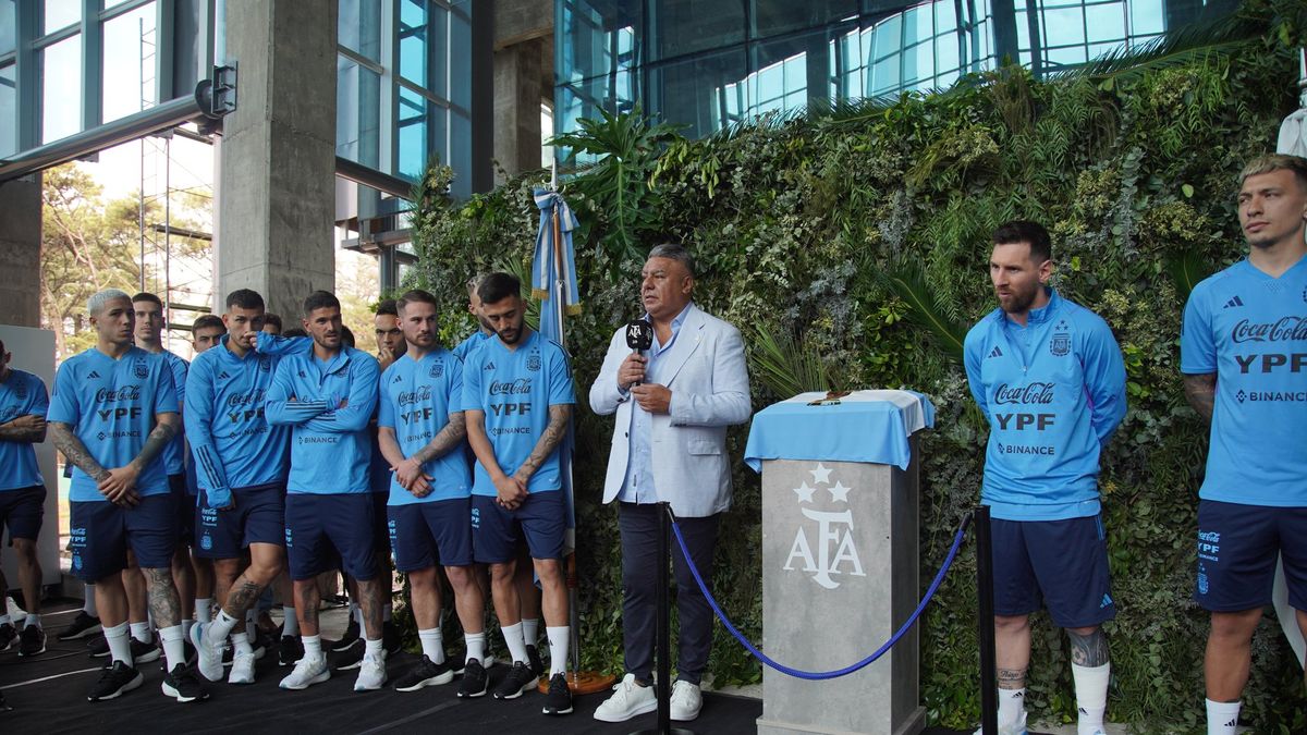 Lionel Messi y un emotivo homenaje de la AFA y todo el fútbol argentino