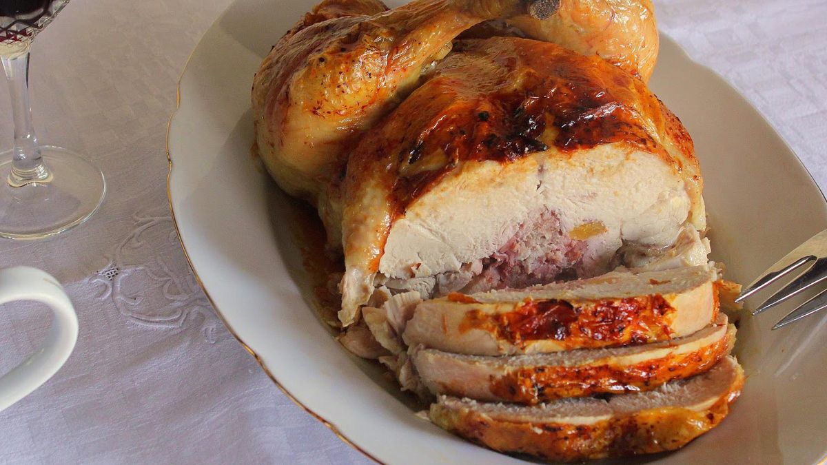 Pollo relleno, el gran anfitrión: receta y el paso a paso