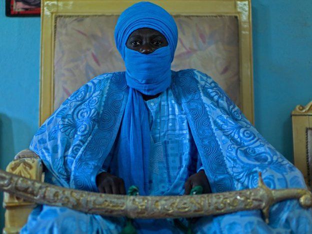 El rey tribal de Camerún que tiene 100 esposas y algunas heredadas