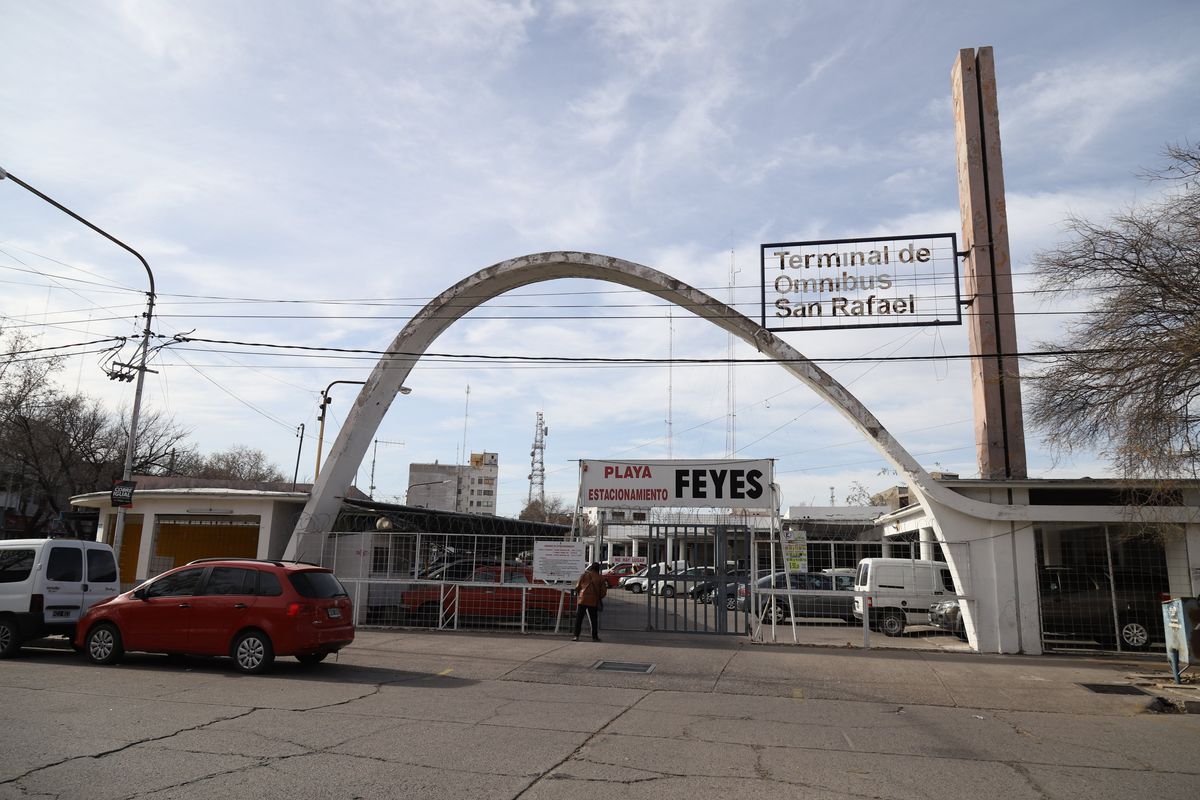 Emir Félix anunció una inversión de $140 millones en la ex terminal de ...