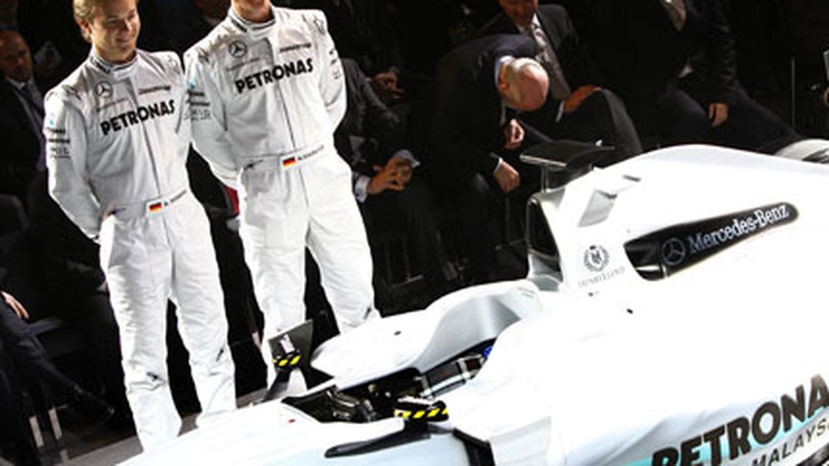 Mercedes Benz picó en punta y presentó el auto para el 2010
