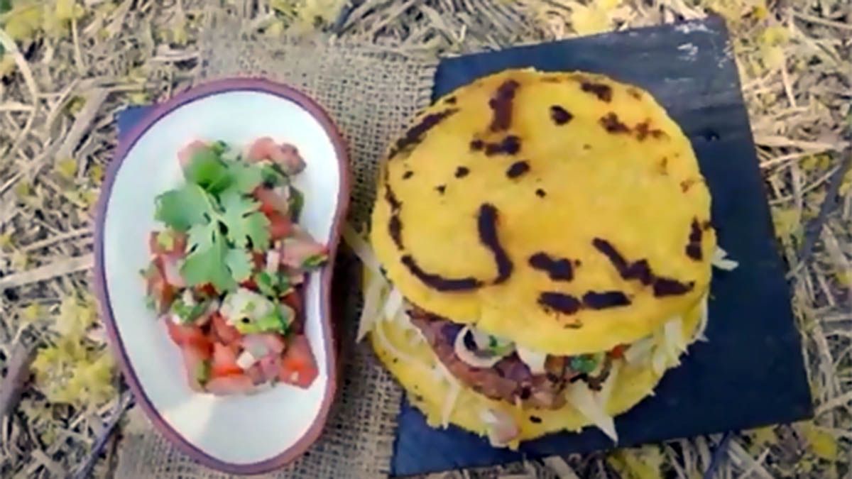 Receta: arepas con chorizo y pebre