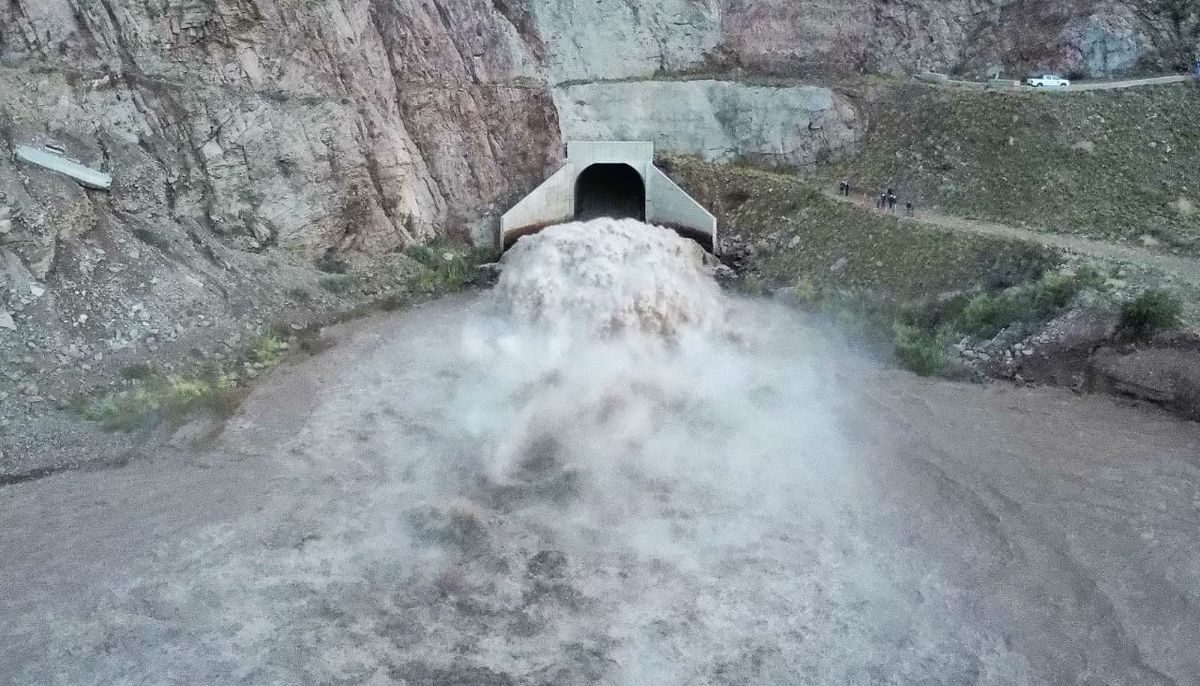 Impactantes imágenes, en fotos y videos, del río Mendoza por las ...