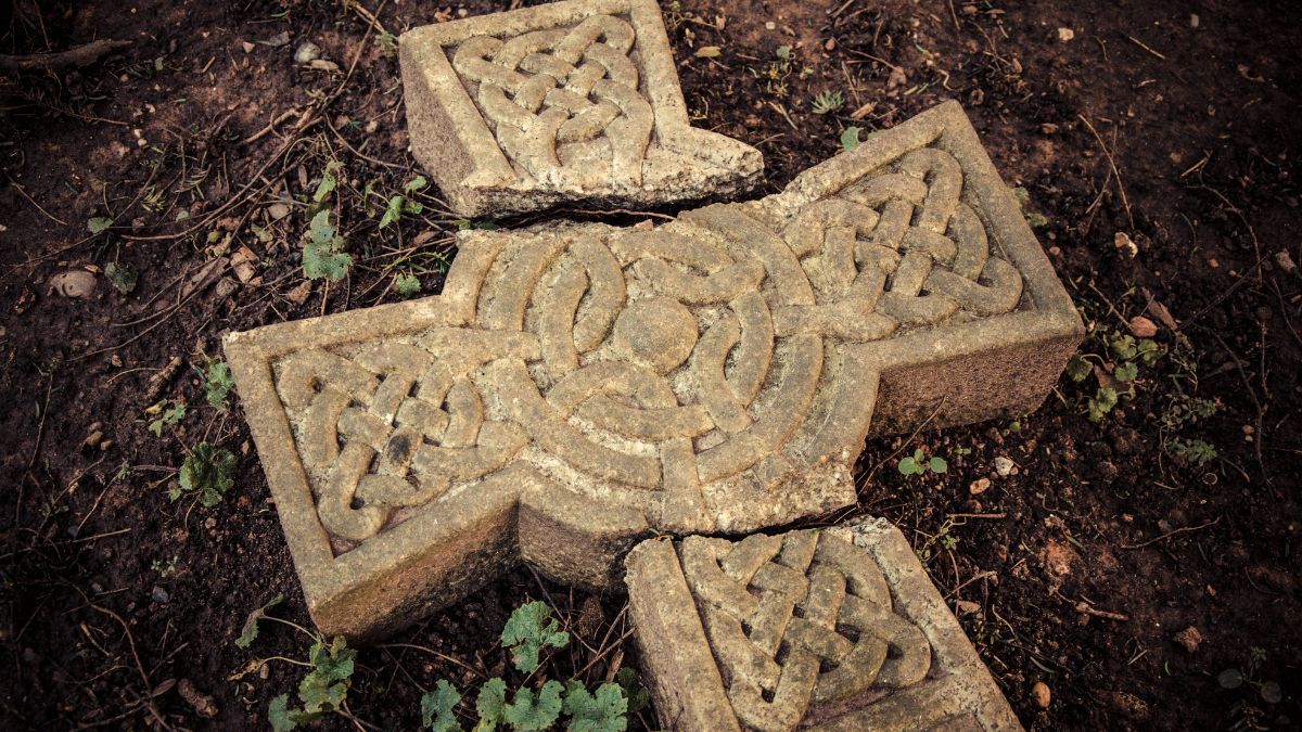 ¿Qué significa que se rompa una cruz?