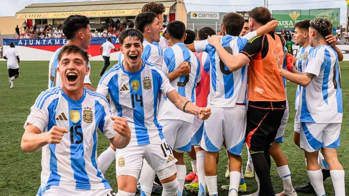 La Selección argentina Sub 20 sigue invicta y tiene un pie en ...
