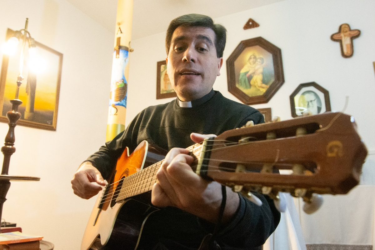 Leonardo Di Carlo, el ginecólogo que se convirtió en cura: La ciencia y ...