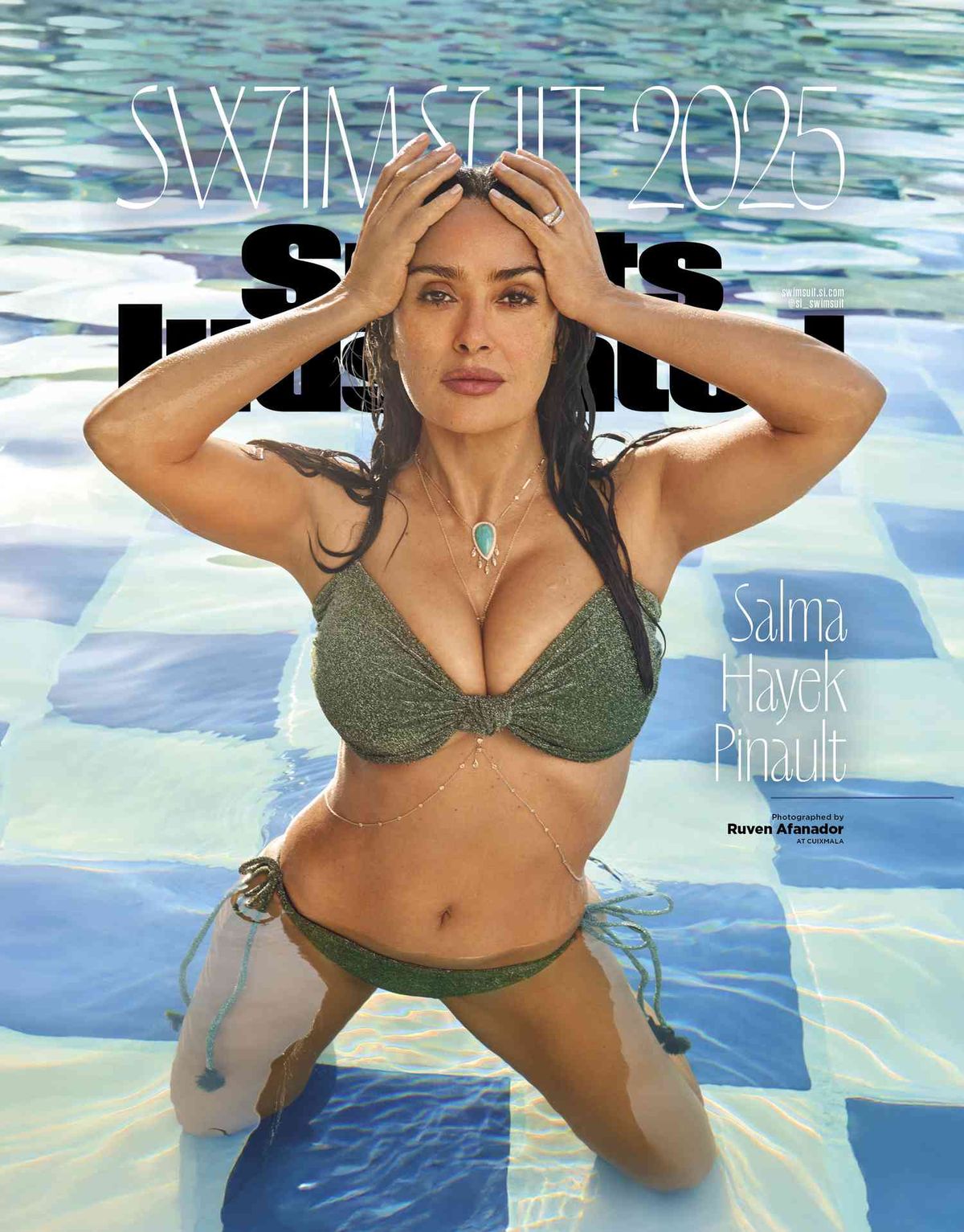 Salma Hayek se despidió de sus 59 años en microbikini al natural