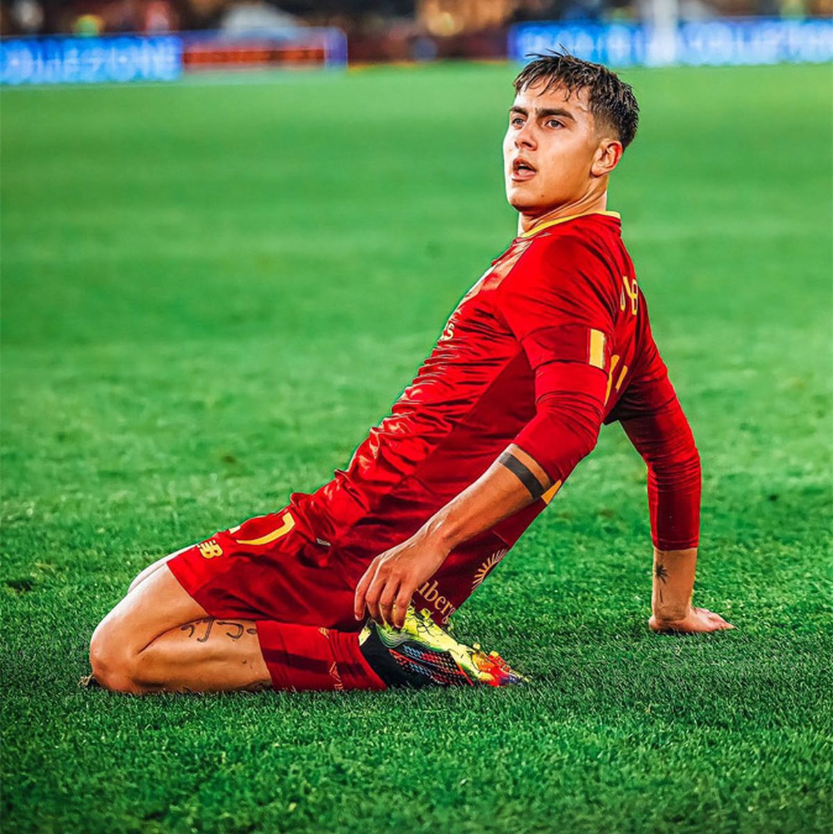 Paulo Dybala mostró su calidad con la pelota y facturó en la Roma