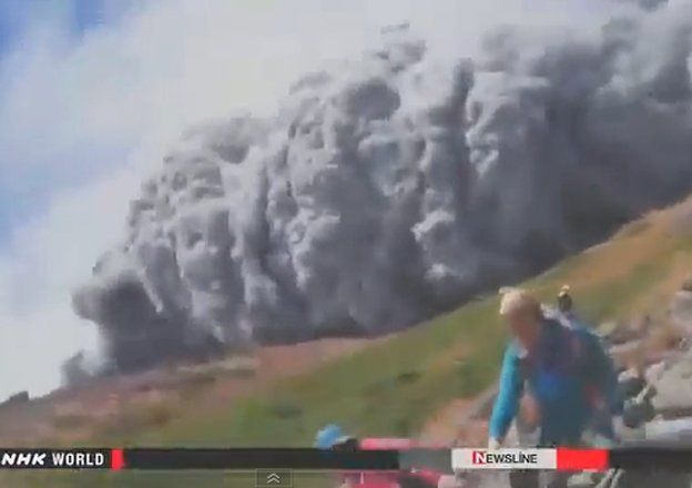 Video: ya son 31 los muertos tras la erupción del volcán Ontake, en Japón