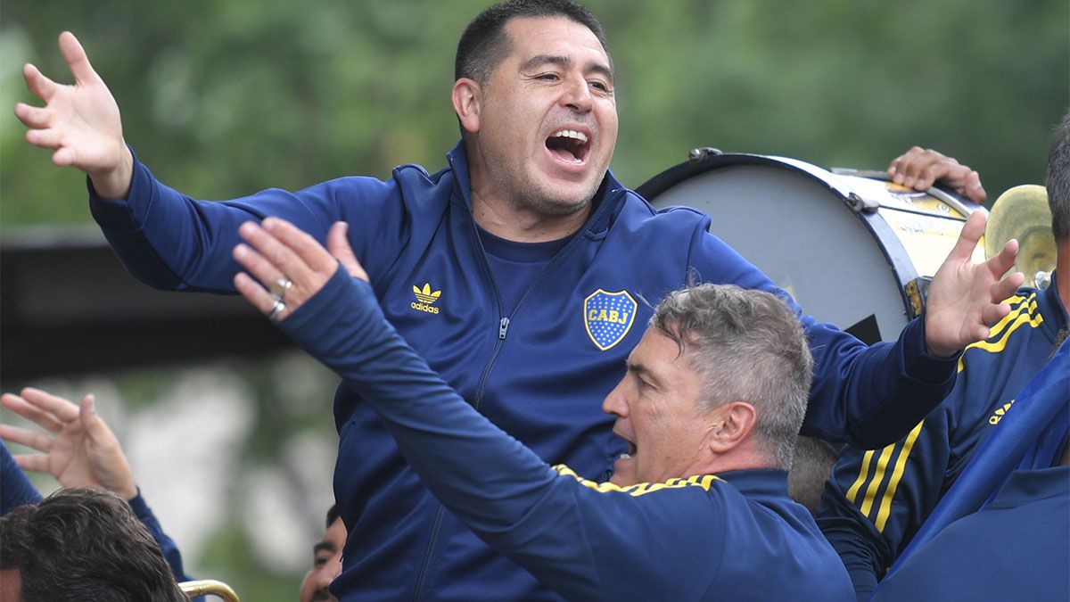 Los hinchas de Boca, con Riquelme a la cabeza, realizaron una ...