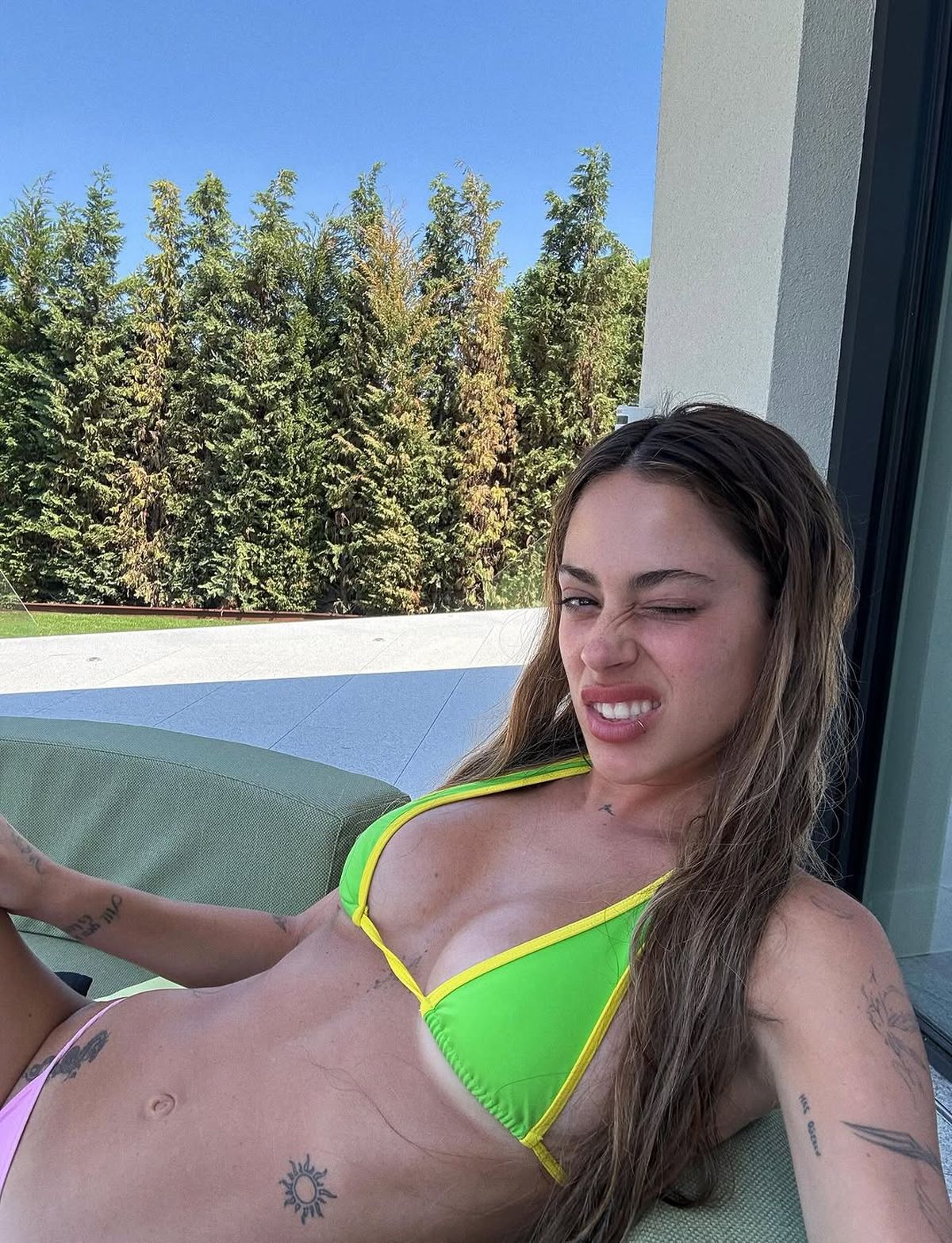 Tini Stoessel arrasó con su microbikini y estrenó nuevo look