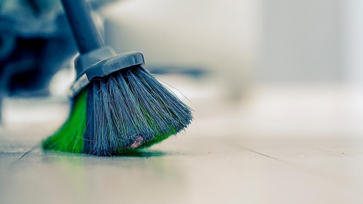 El truco casero para dejar tu escoba como nueva y lograr resultados ...